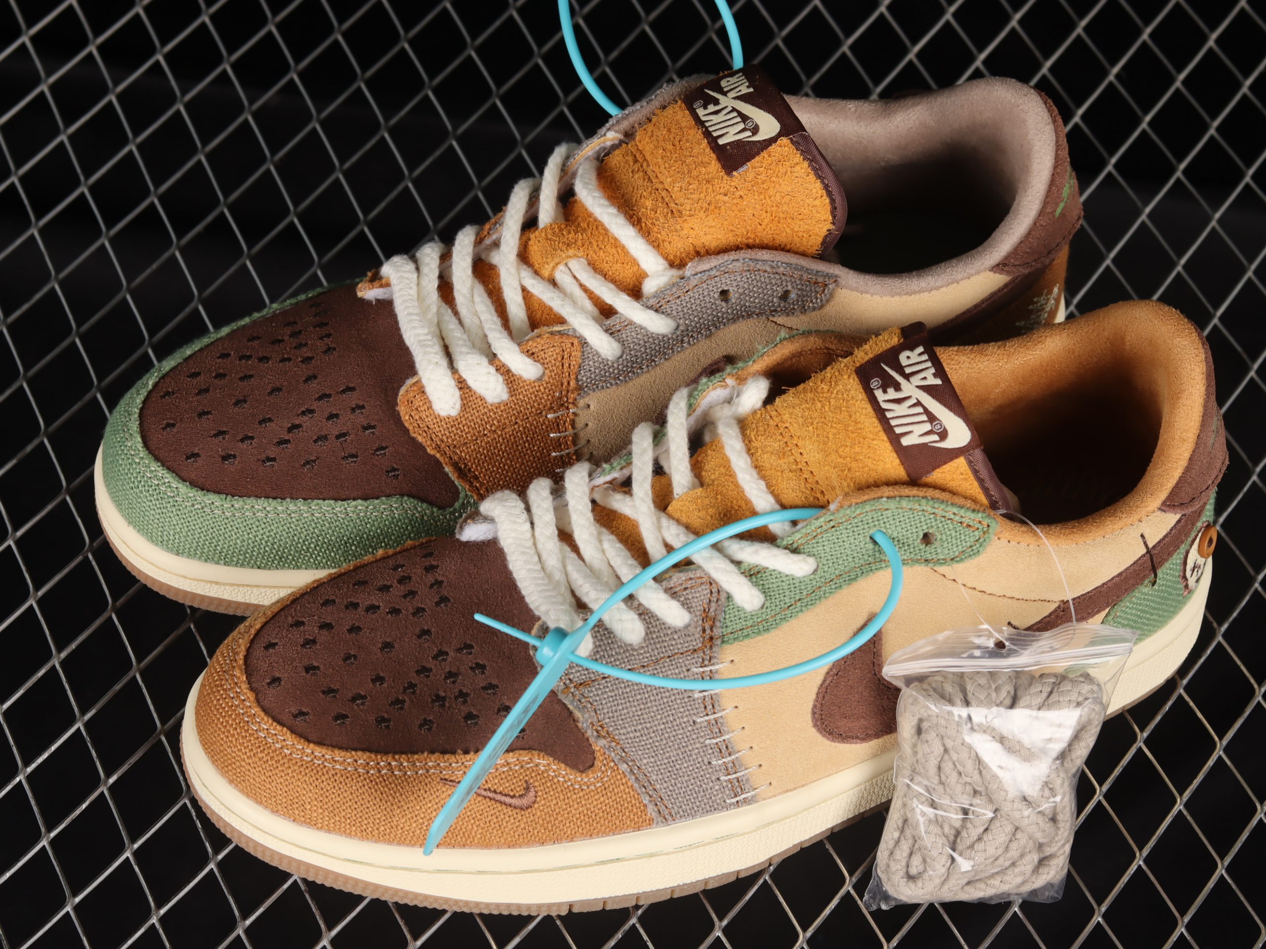 AIR JORDAN 1 LOW OG - Zion Williamson Voodoo 2022